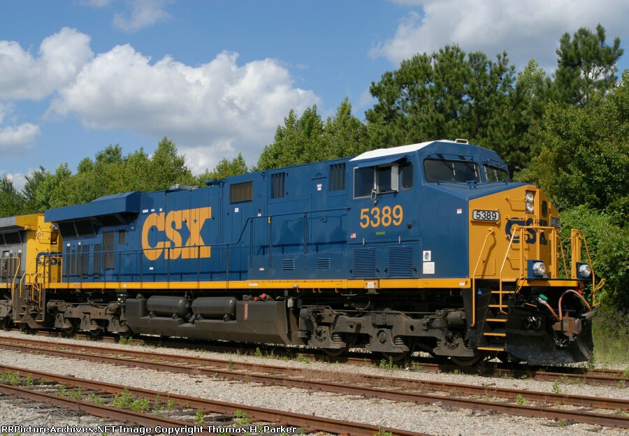 CSXT 5389 ES44DC